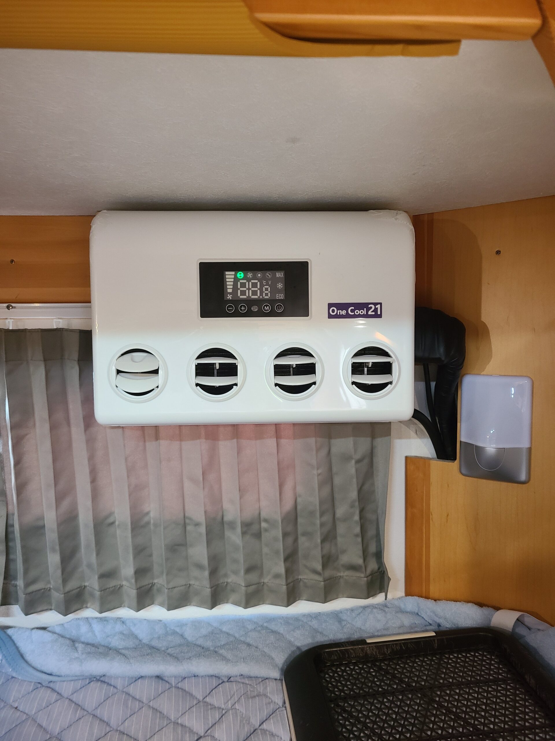 AZ-MAX社エムホルーヴァに車載クーラー | キャンバス CAMBAS 佐賀